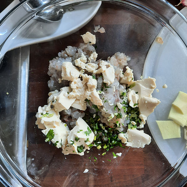 Eurasian Prawn Ball Soup (with Homemade Prawn Balls)